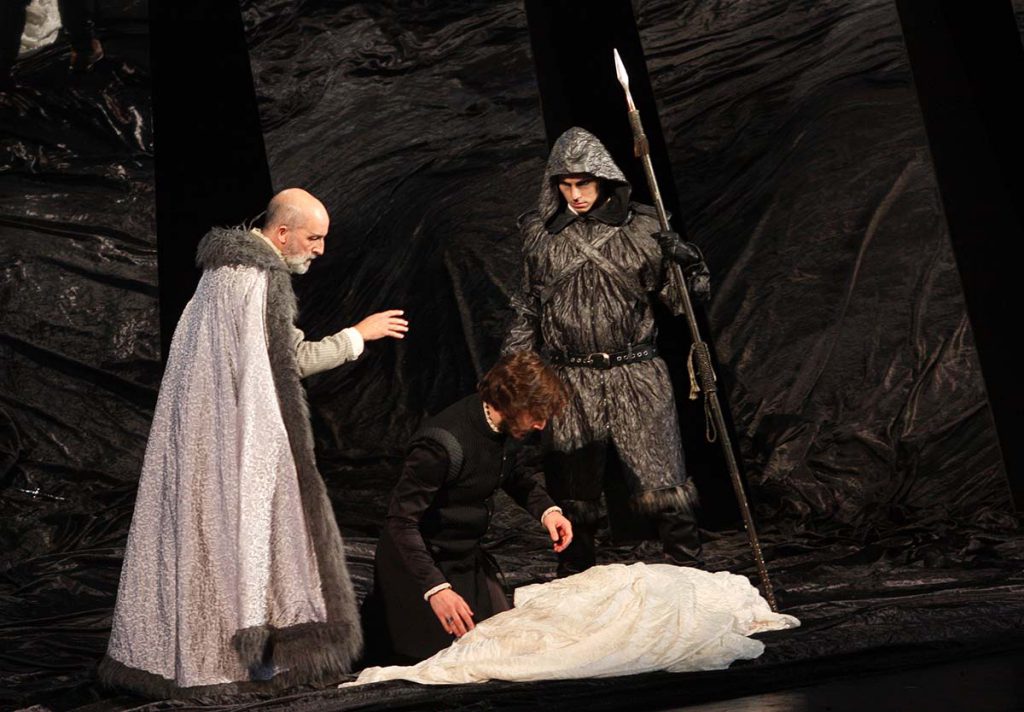 La ambición, el poder y los miedos llegan al Teatro Vicente Espinel con ...