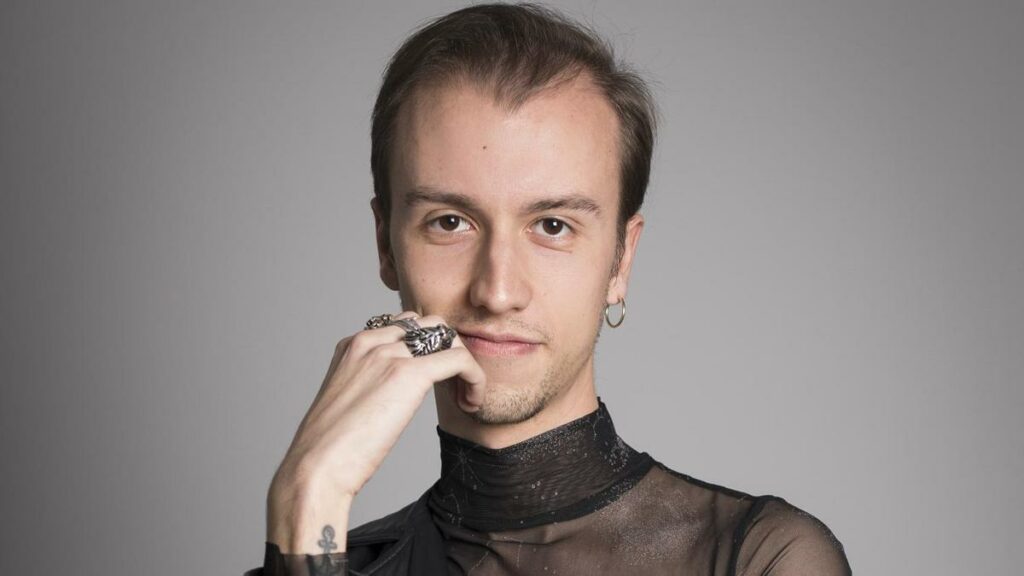 Abrirse camino en la moda: la hazaña de diseñador rondeño Rodrigo ...